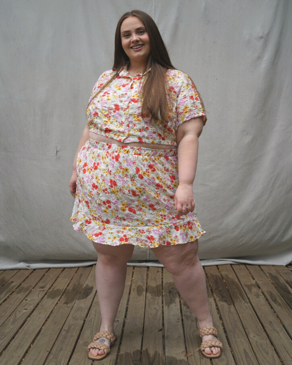 "Rachel” Flutter Hem Mini Skirt in White Ditzy Puff – What Lo Wants